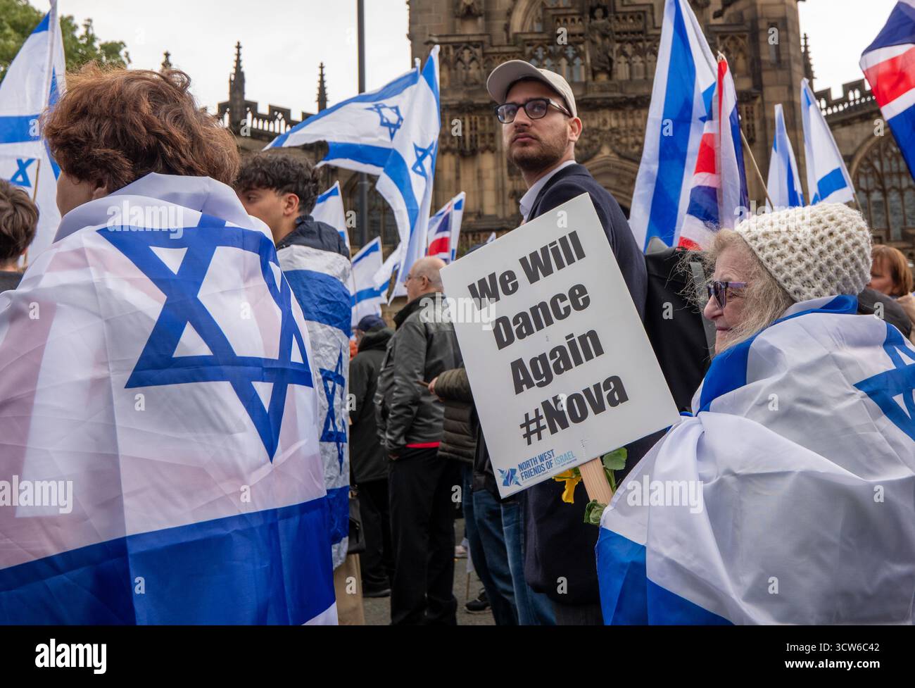 People draped in Israeli flags commemorating victims of the synagogue ...