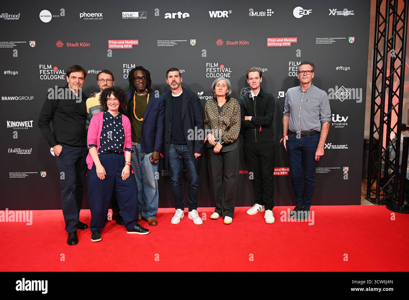 Gruppenbild mit u.a. Regisseur Ulrich Koehler, Schauspieler Jean ...