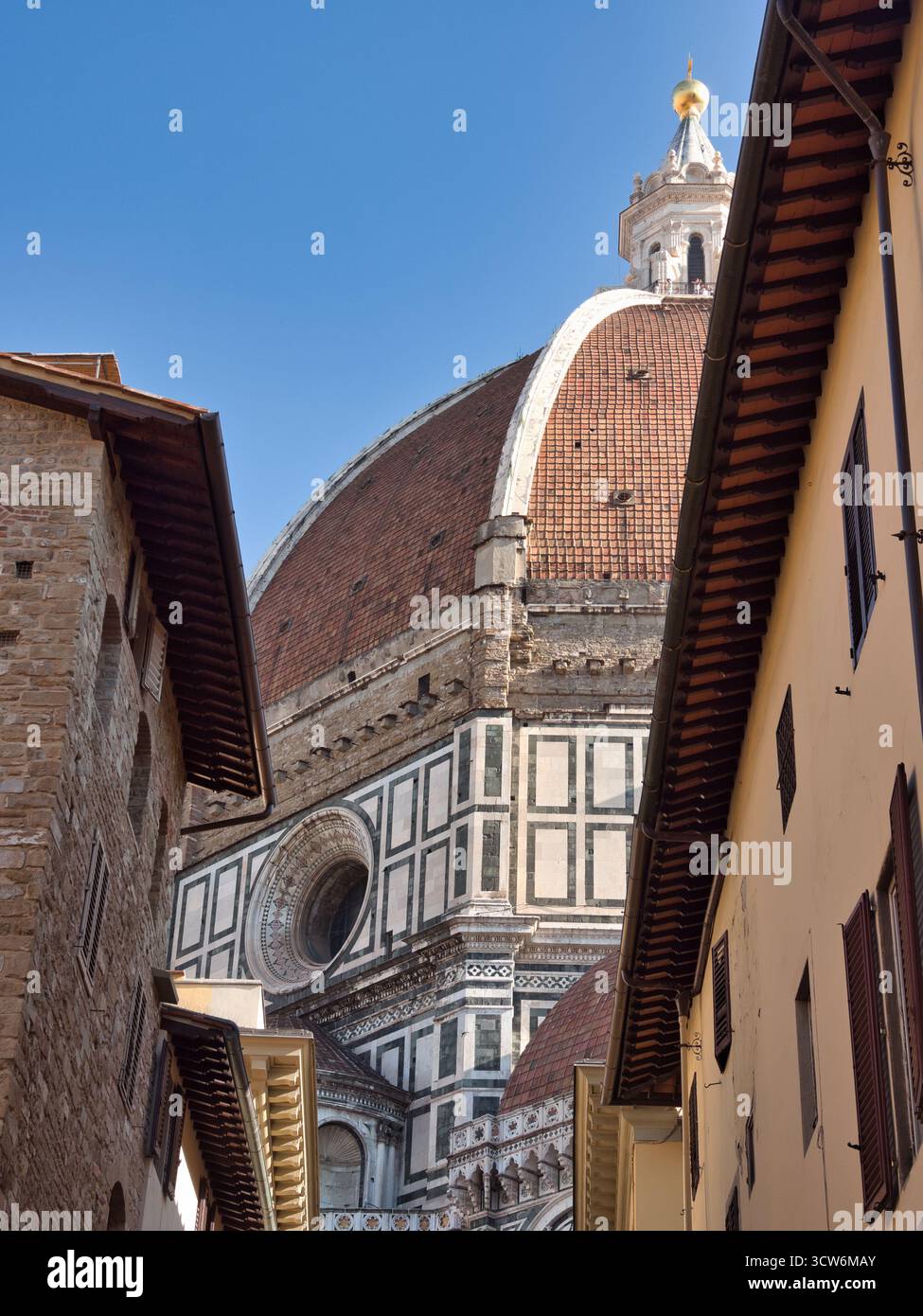 Brunelleschi's Dome framed in Florentine Alley - Iconic terracotta roof ...