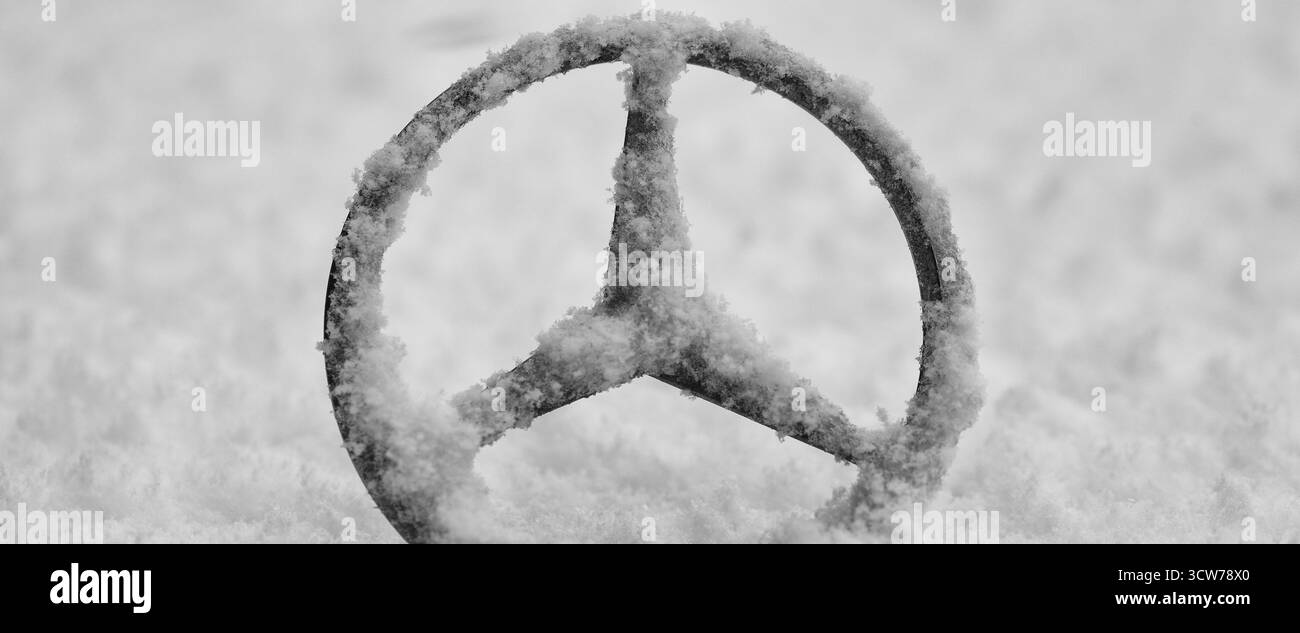 Mercedes trademark Black and White Stock Photos & Images - Alamy