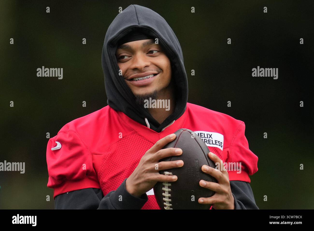 New York Jets quarterback Justin Fields (7), works out during NFL ...