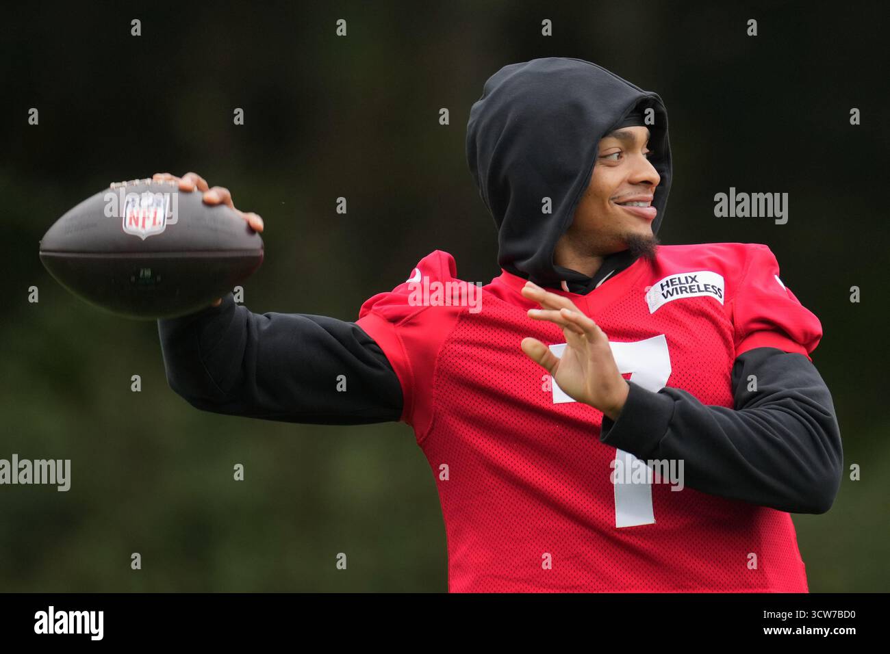 New York Jets quarterback Justin Fields (7), works out during NFL ...