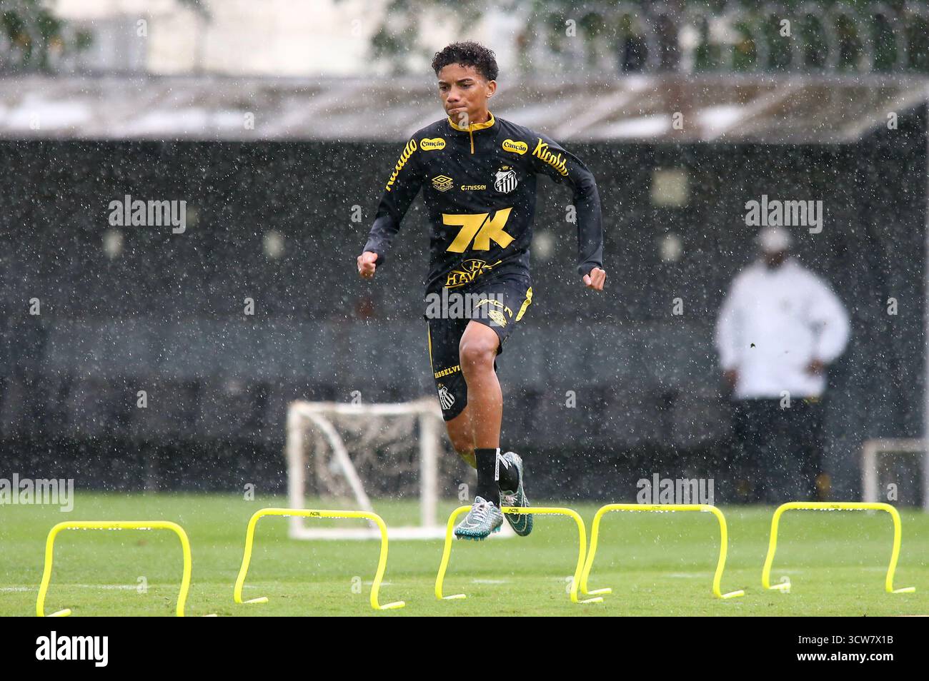 SP - SANTOS - 10/10/2025 - SANTOS, TRAINING - Robinho Jr, Santos player ...