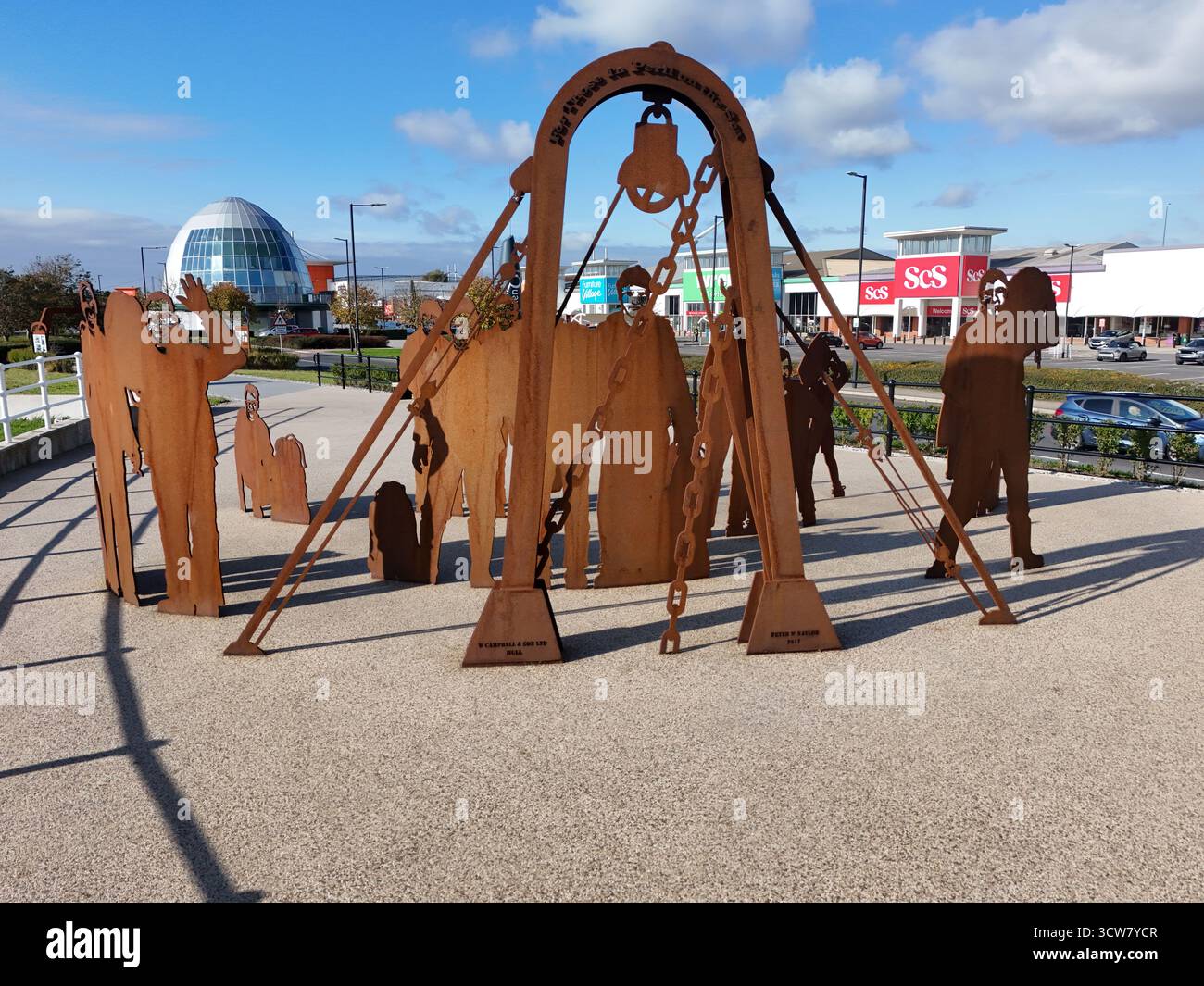 St Andrews dock Memorial to Lost Trawlermen, Monument To Hull's Lost ...