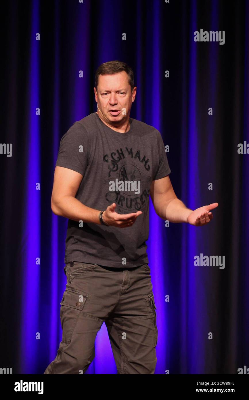 10.10.2025, Leonding, AUT, Unterwegs in Oberösterreich, Alex Kristan ...