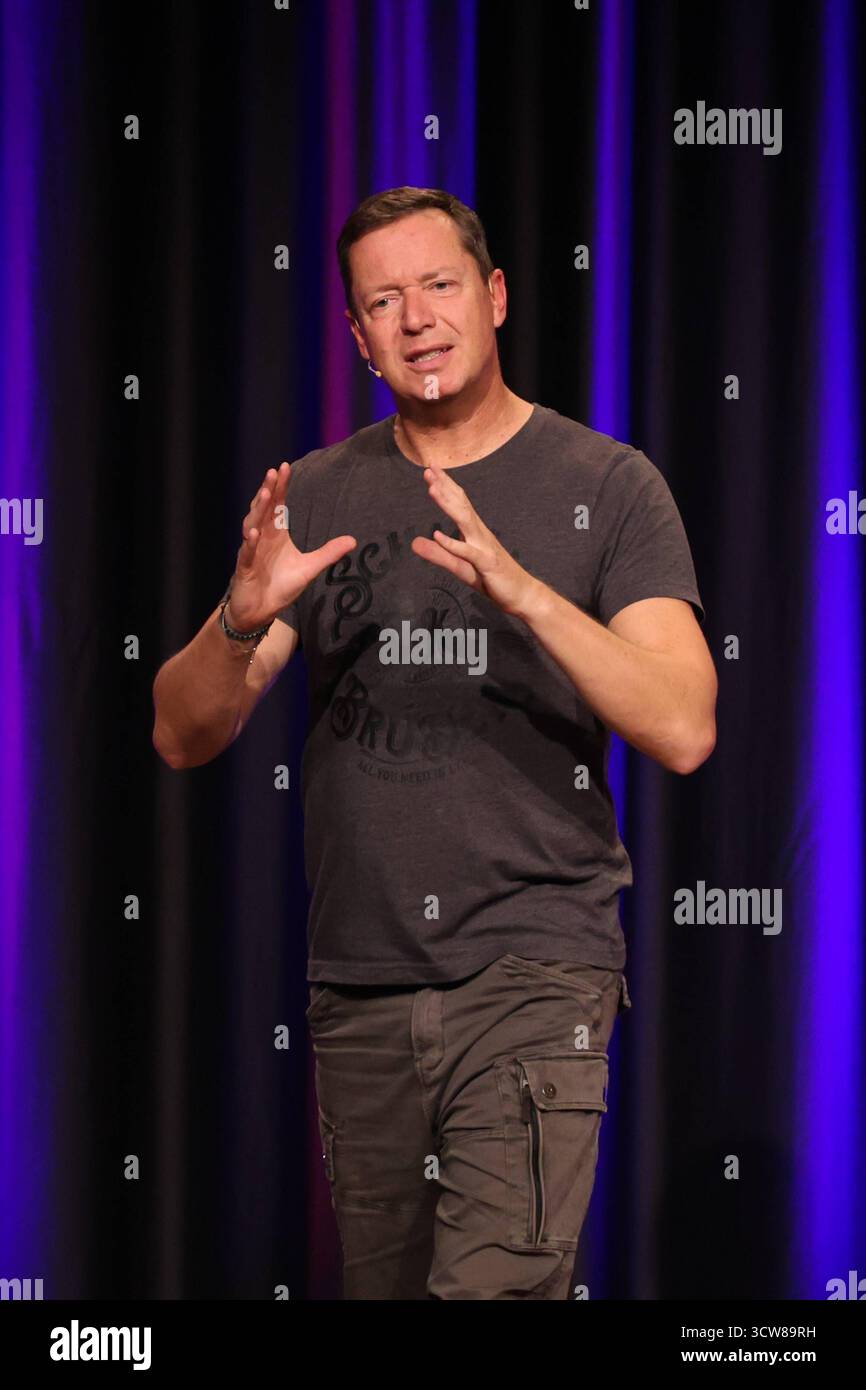 10.10.2025, Leonding, AUT, Unterwegs in Oberösterreich, Alex Kristan ...