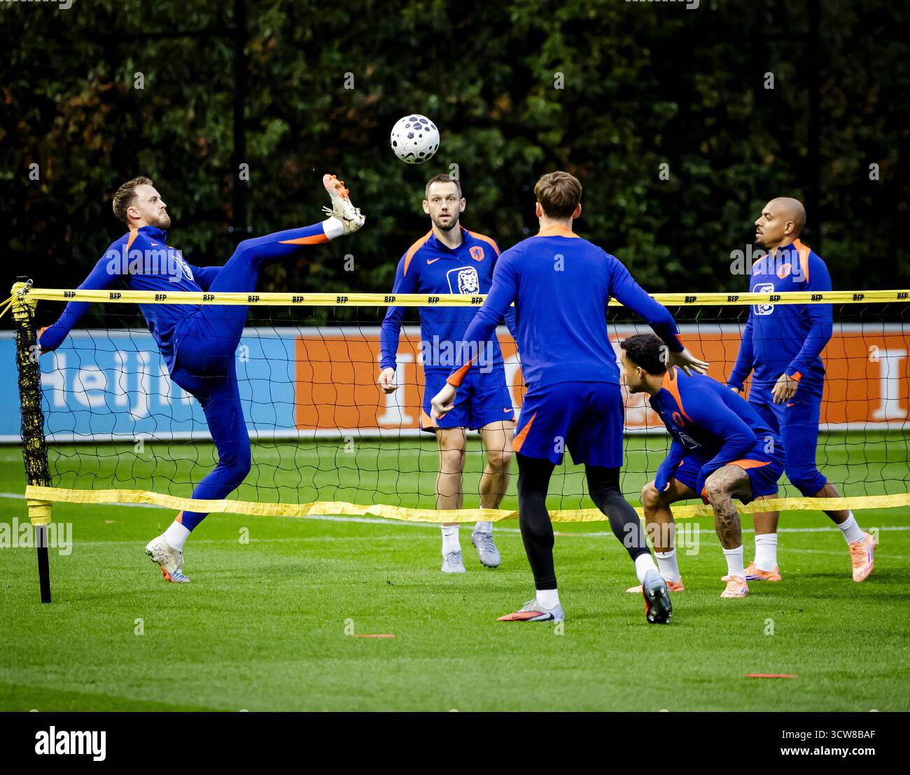 ZEIST - Mark Flekken, Stefan de Vrij, and Donyell Malen during a Dutch ...