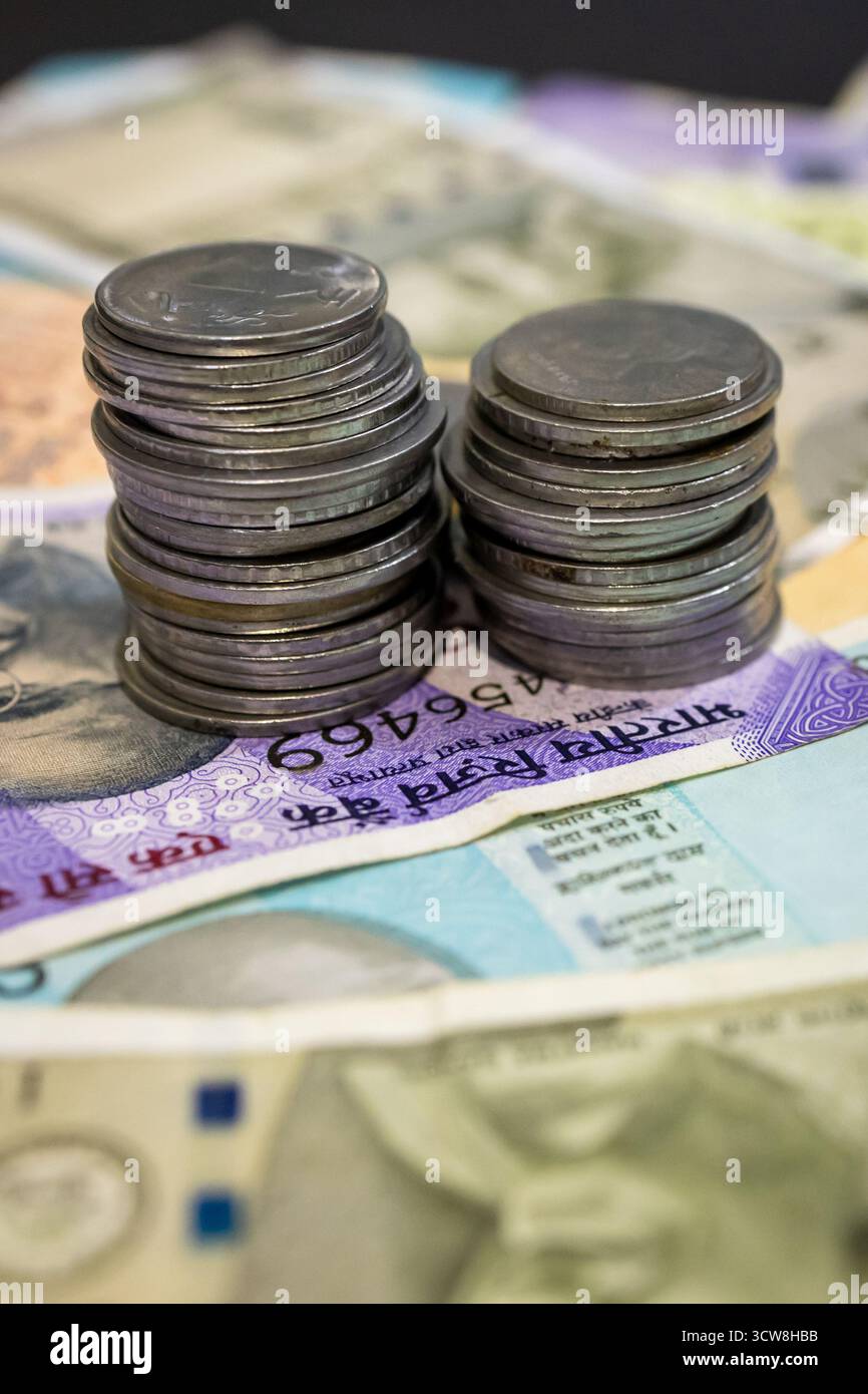 Indian currency notes and coins hi-res stock photography and images - Alamy