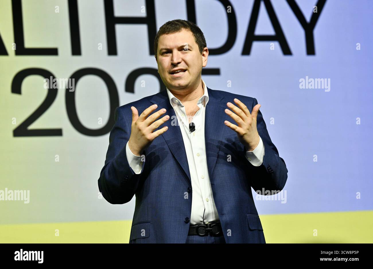 Project Healthy Minds founder and CEO Phillip Scherme speaks at Project ...