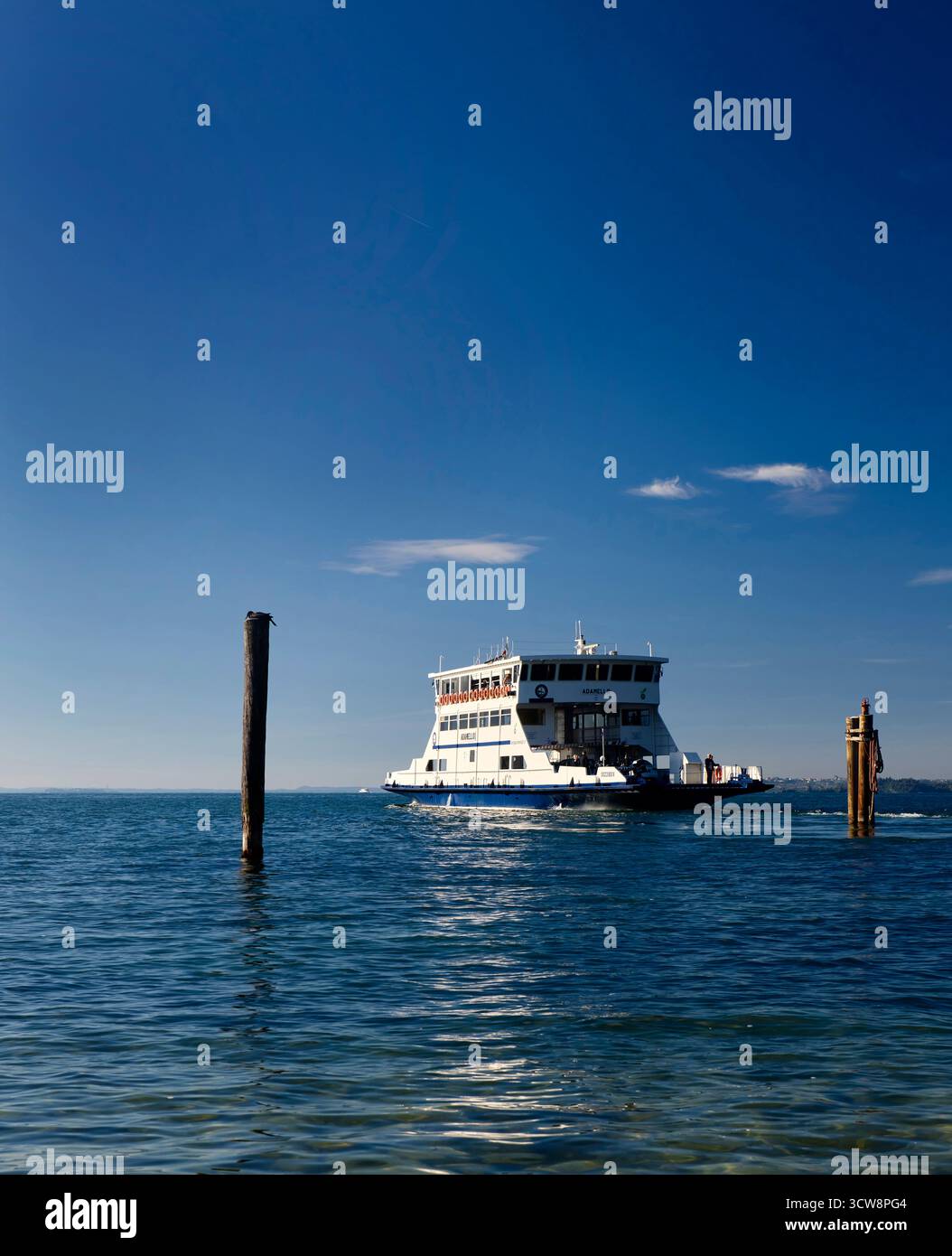 Cars leaving passenger ferry hi-res stock photography and images - Alamy