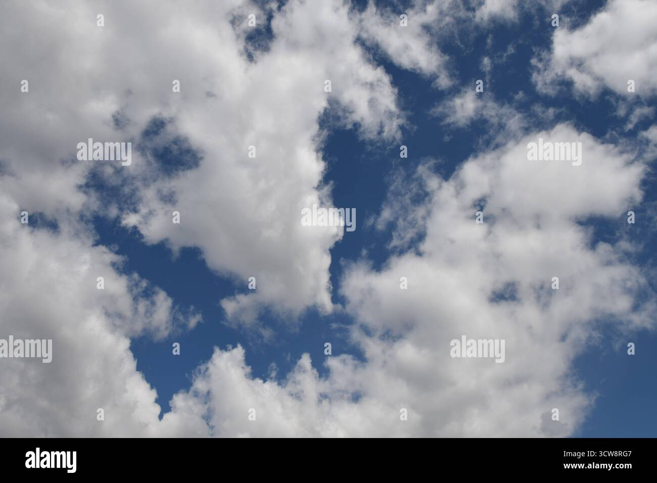 Lewiston /Idaho/USA./ 28.April 2019/ White clouds bue sky on sun shine ...