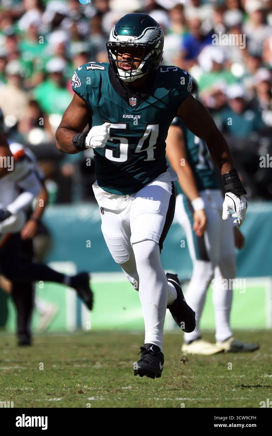 Philadelphia Eagles linebacker Jeremiah Trotter Jr. (54) rushes during ...
