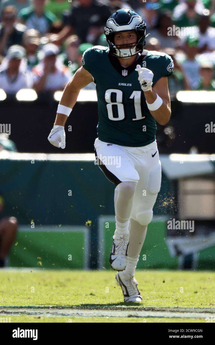 Philadelphia Eagles tight end Grant Calcaterra (81) runs a route during ...