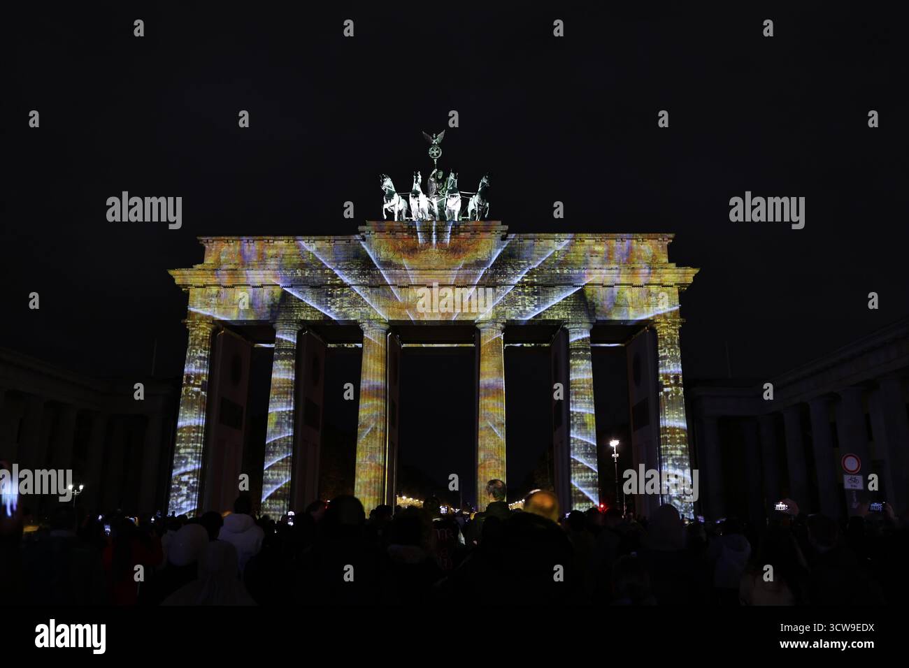 10/09/2025, Berlin, Germany.Illumination at the Brandenburger Tor. The ...