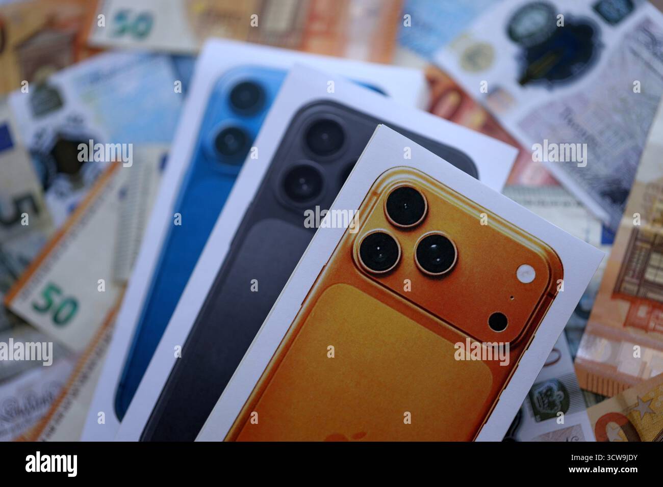 Apple iphone17 pro hi-res stock photography and images - Alamy