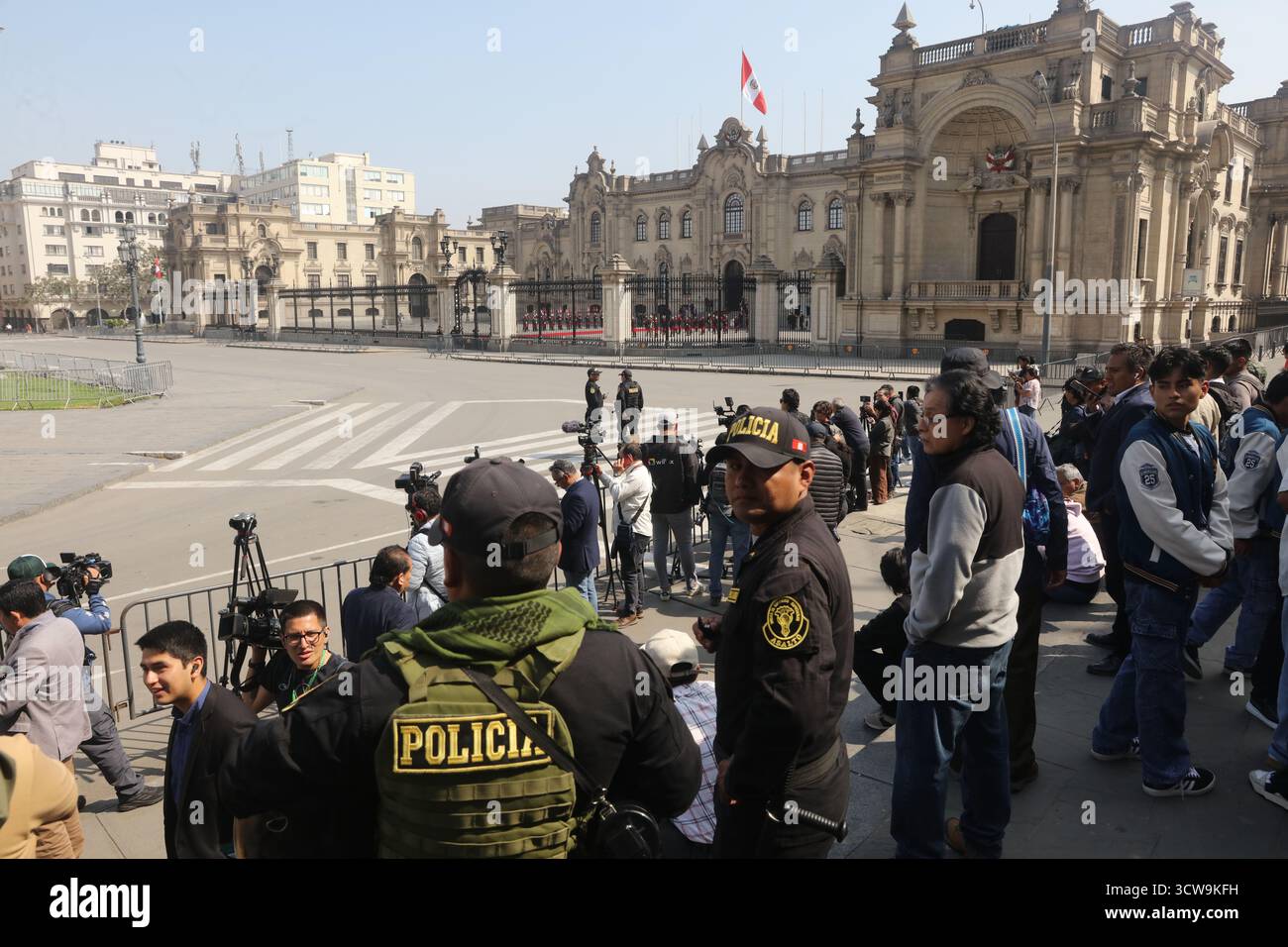 Lima, Peru. 10th Oct, 2025. People and journalists wait for the arrival ...