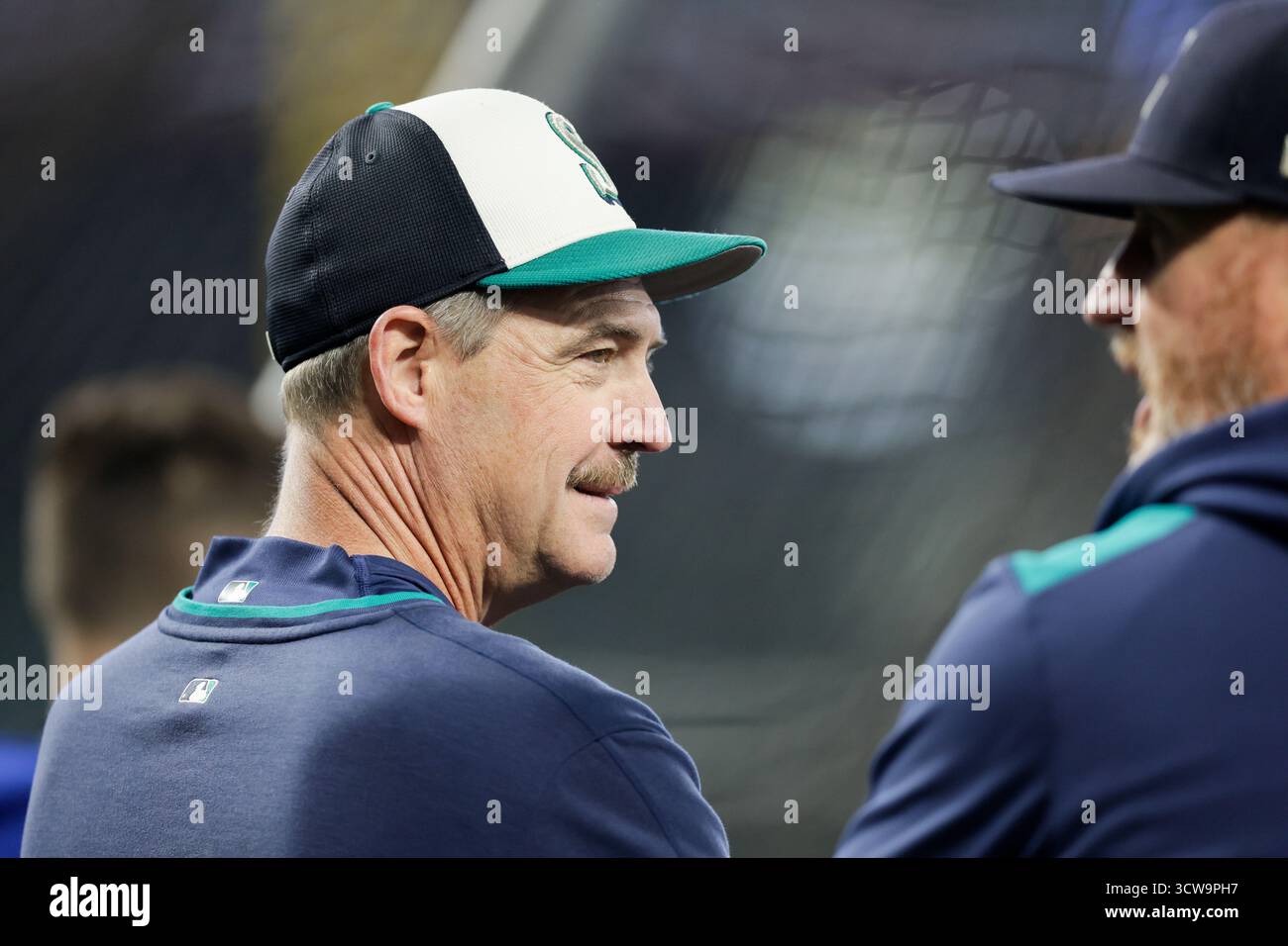 Seattle Mariners manager Dan Wilson, left, watches players take batting ...