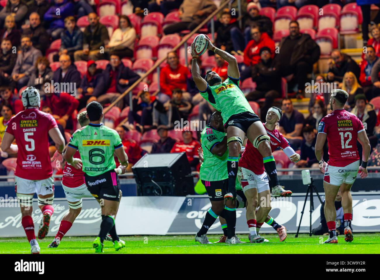 Urc rugby ball hi-res stock photography and images - Alamy
