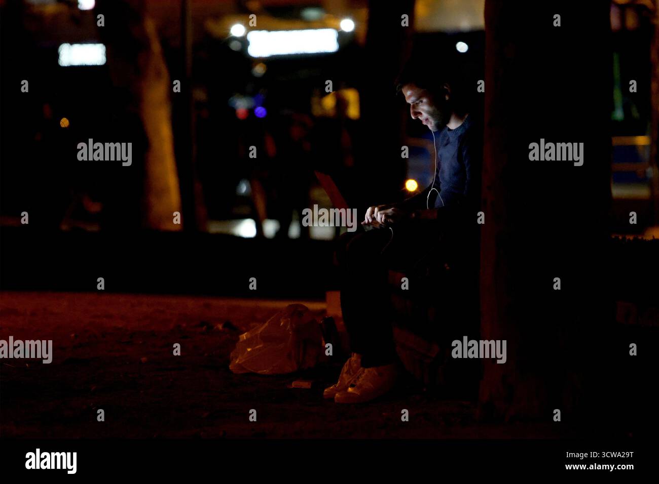 Madrid, Spain. Streets, nights, footsteps, intersections, people, cars ...