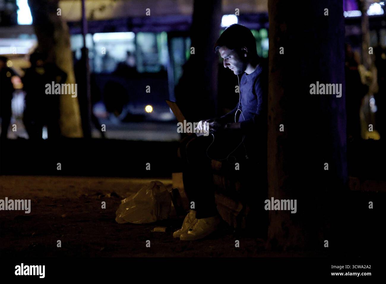 Madrid, Spain. Streets, nights, footsteps, intersections, people, cars ...