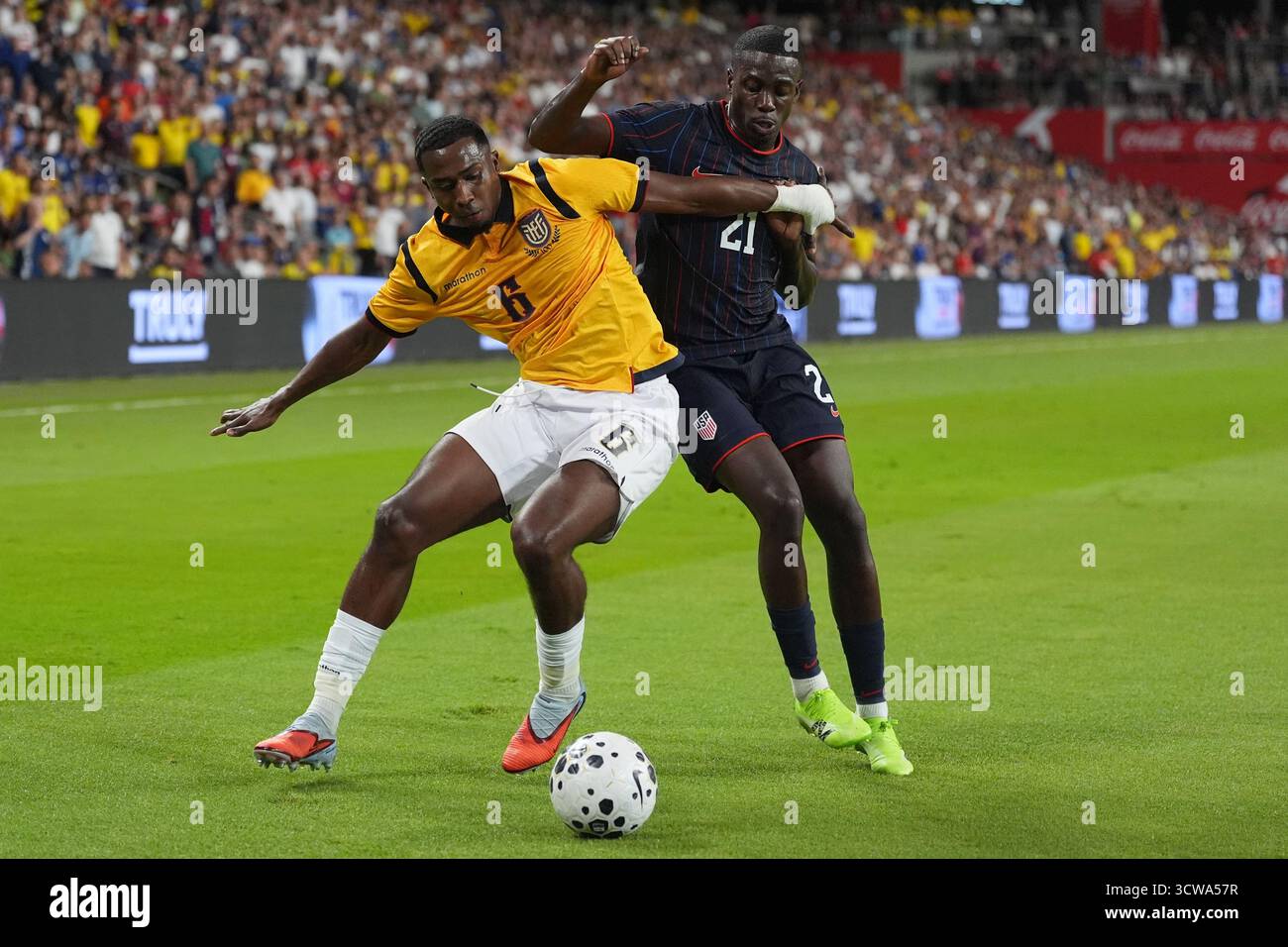 Ecuador defender Willian Pacho (6) and United States midfielder Paxten ...