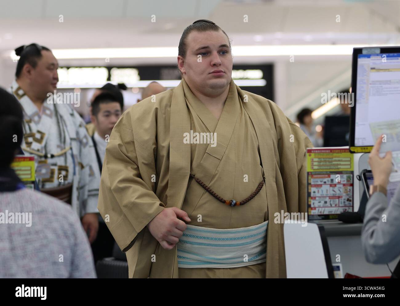 Ukrainian sumo wrestler Aonishiki departs for the UK for the Grand Sumo ...