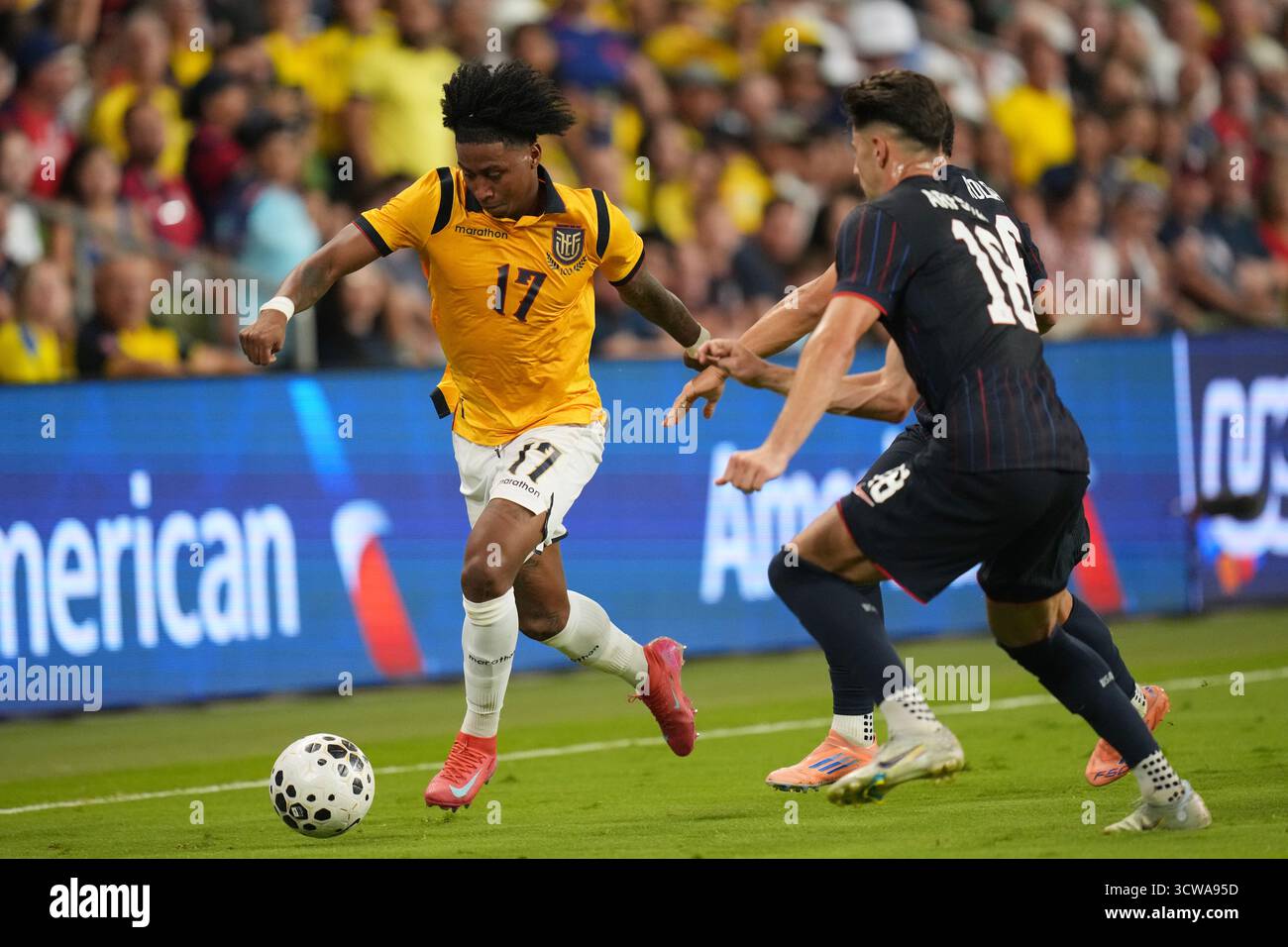 United States midfielder Malik Tillman (17) moves the ball against ...