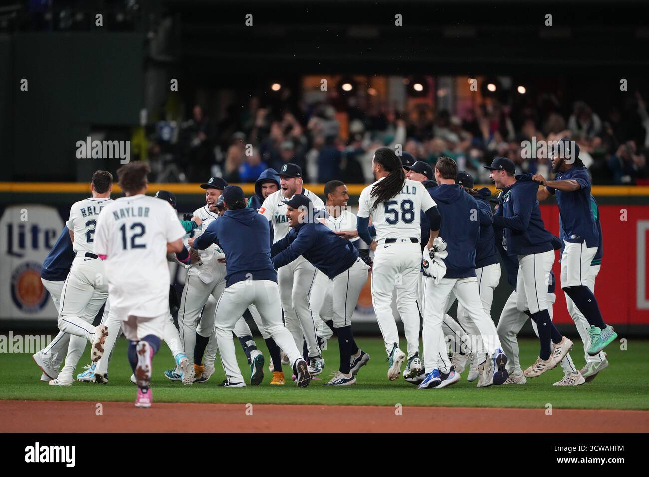 Seattle Mariners players celebrate on the field after defeating the ...