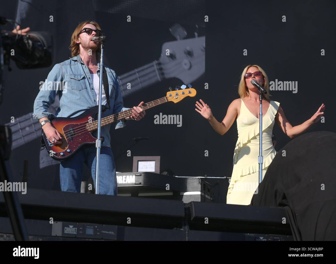 The Favors' Finneas & Ashe, with Finneas O'Connell, left, and Ashlyn ...
