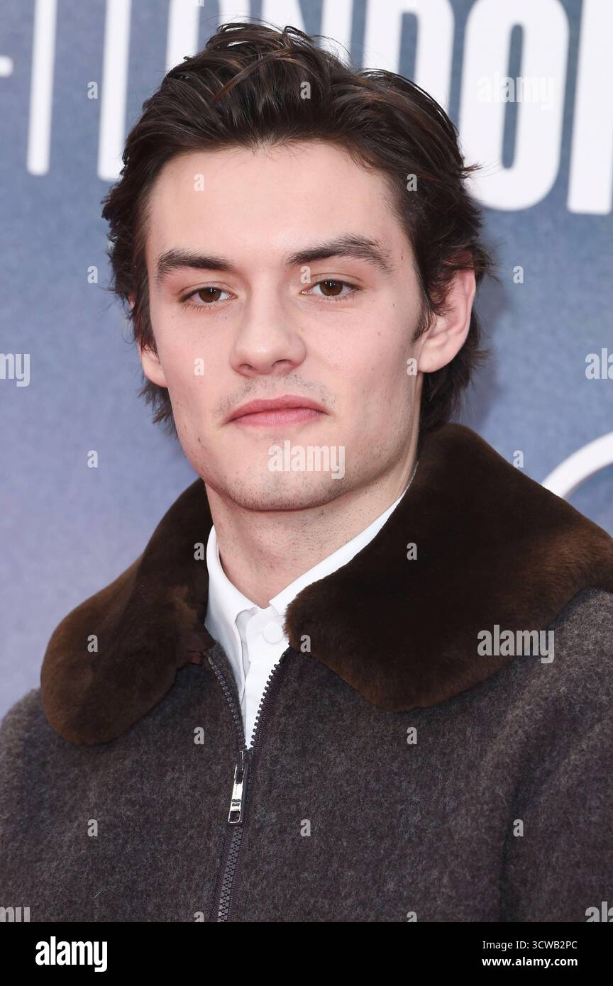 Louis Partridge bei der Premiere des Kinofilms Jay Kelly auf dem 69 ...