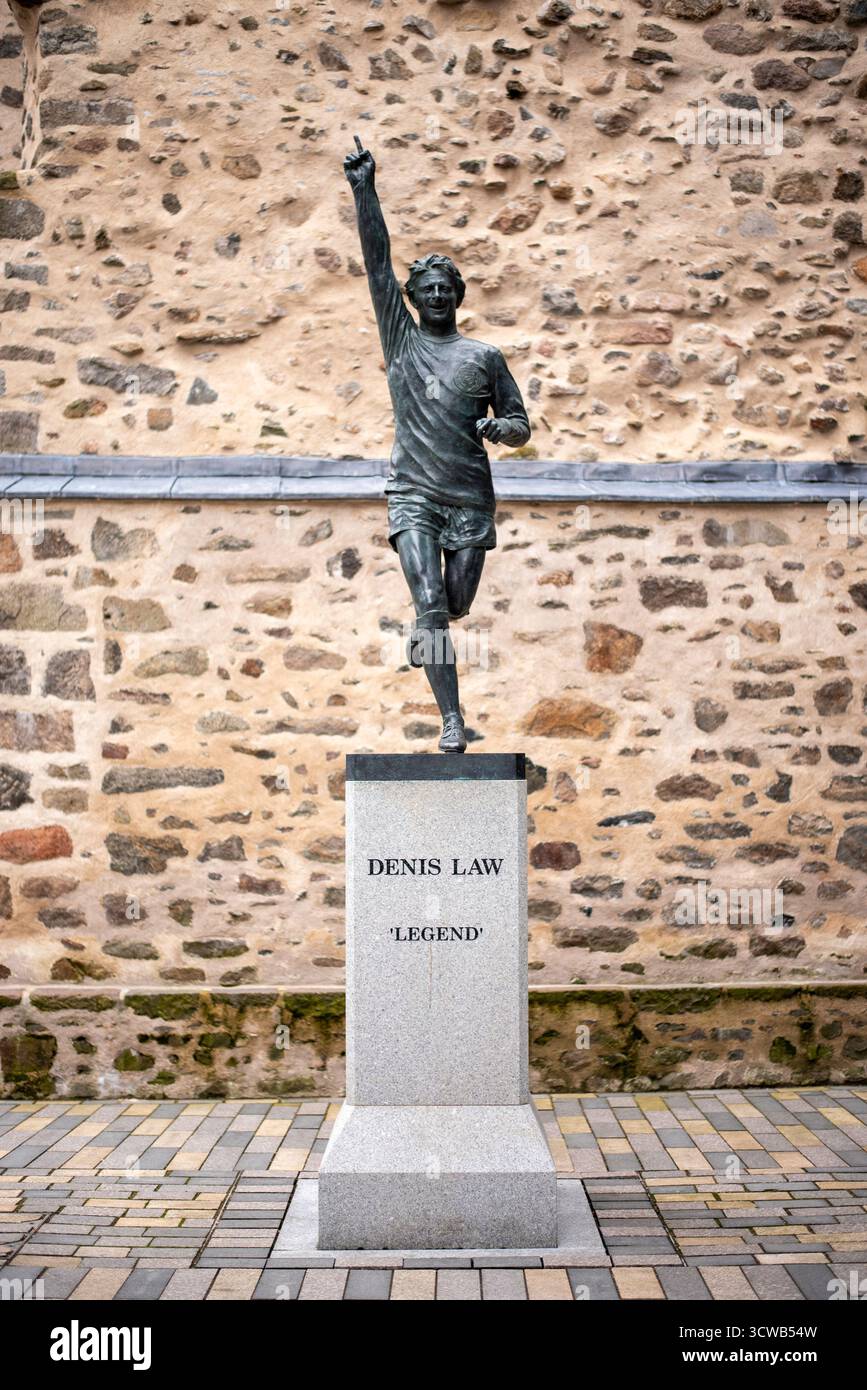 Denis law sculpture legend hi-res stock photography and images - Alamy