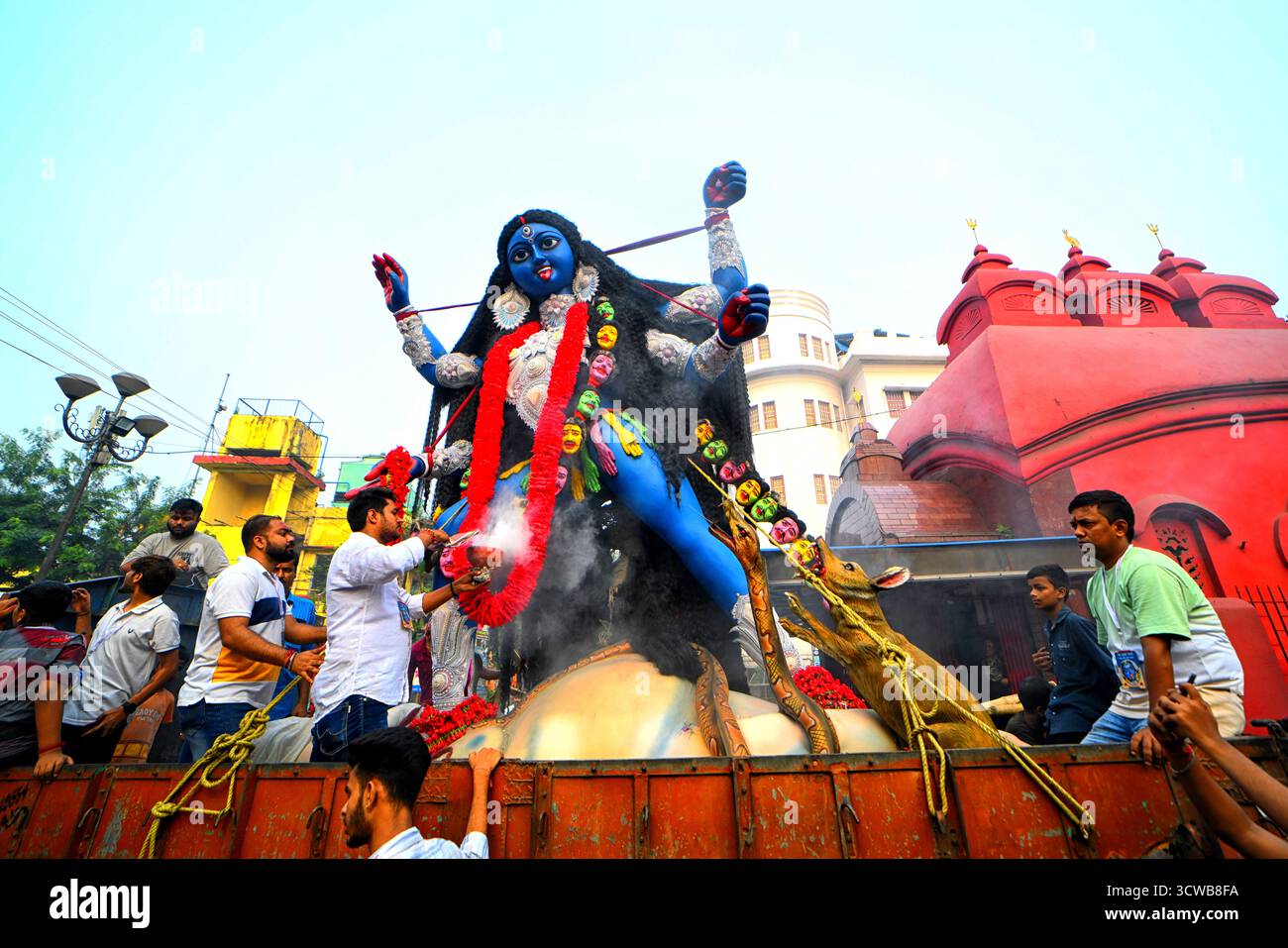 Kolkata, India. 10th Oct, 2025. A giant idol of Goddess Kali is ...
