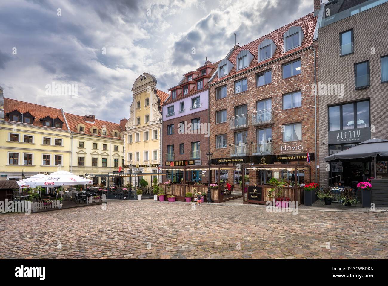 Quaint town square features hi-res stock photography and images - Alamy