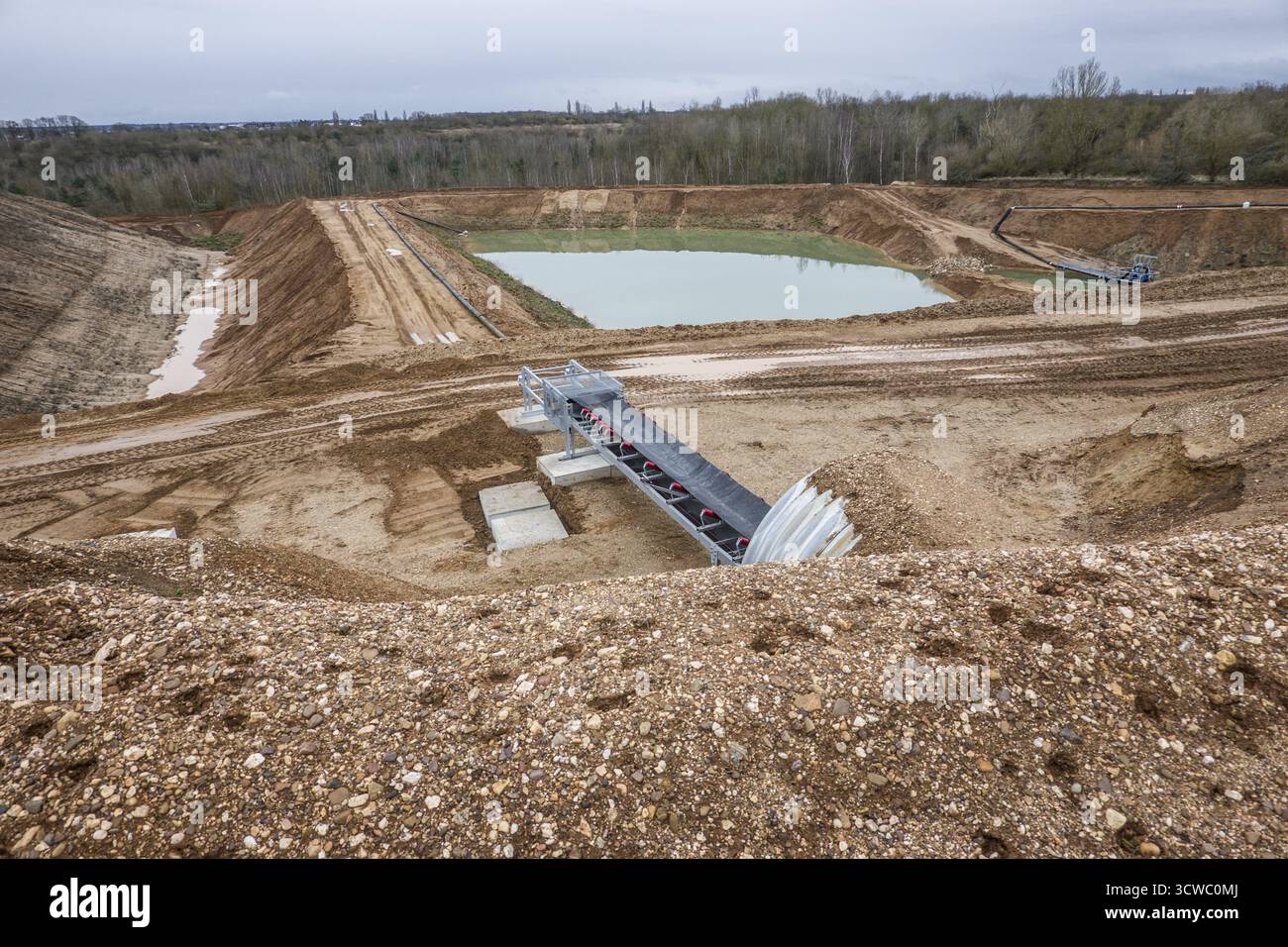 Quarry pond in an open-cast gravel pit Stock Photo - Alamy