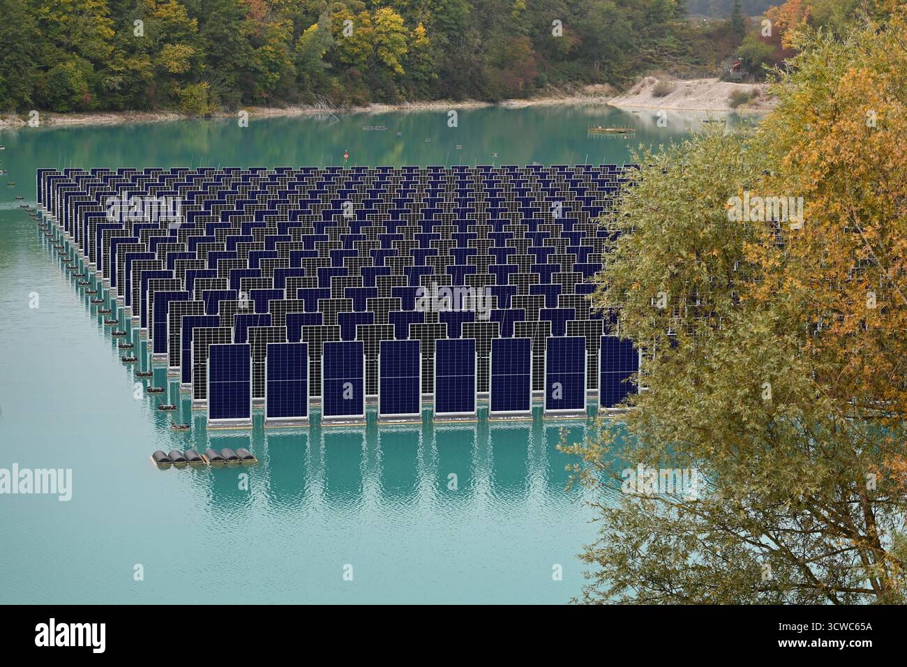 World premiere in Bavaria: Commissioning of the SKipp floating PV ...