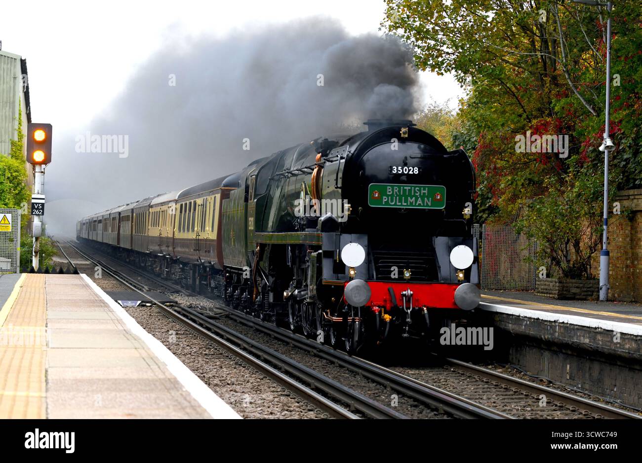 Farningham road railway station hi-res stock photography and images - Alamy
