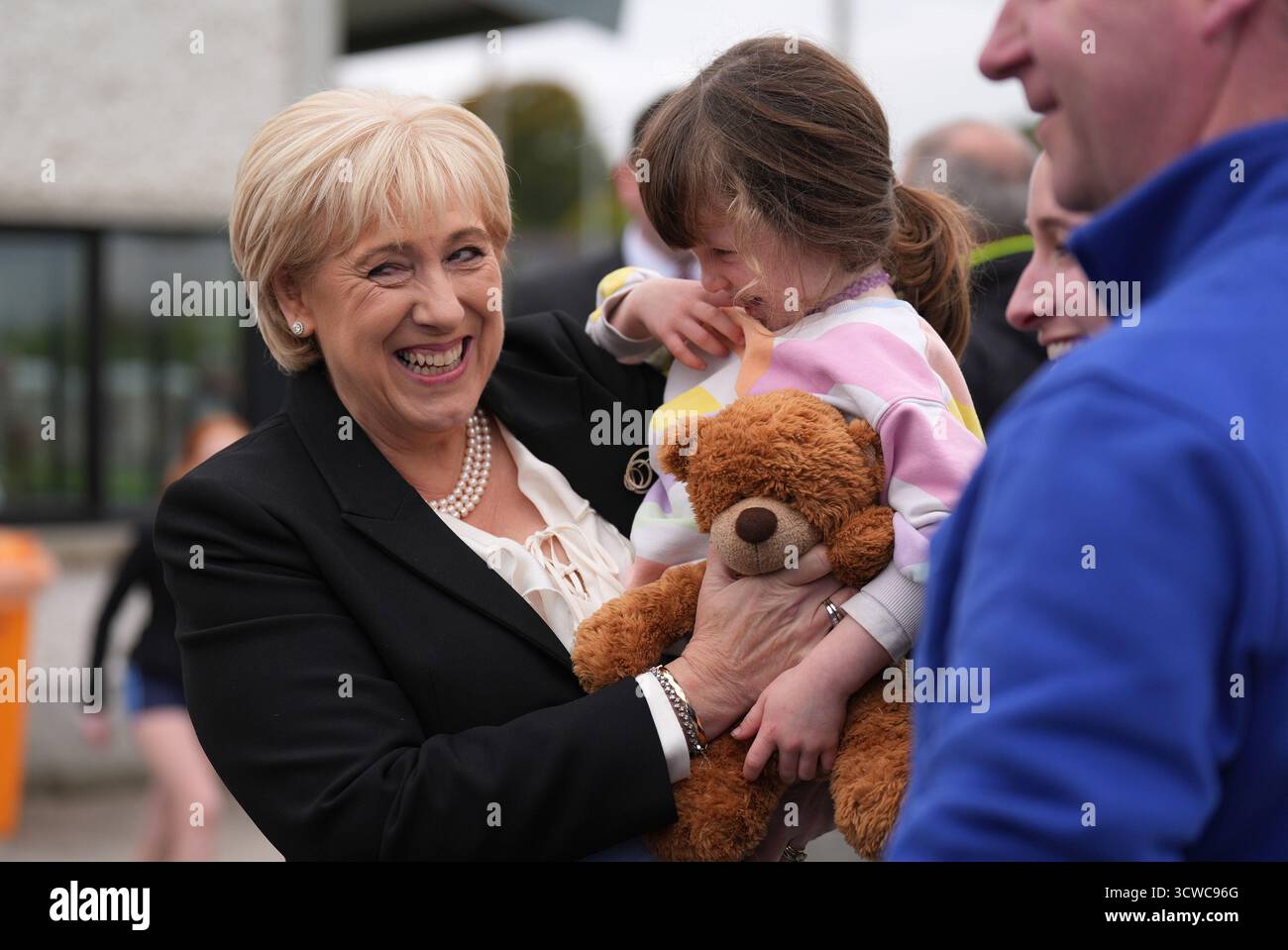Fine Gael Presidential candidate Heather Humphreys meets Ruth Ryan ...