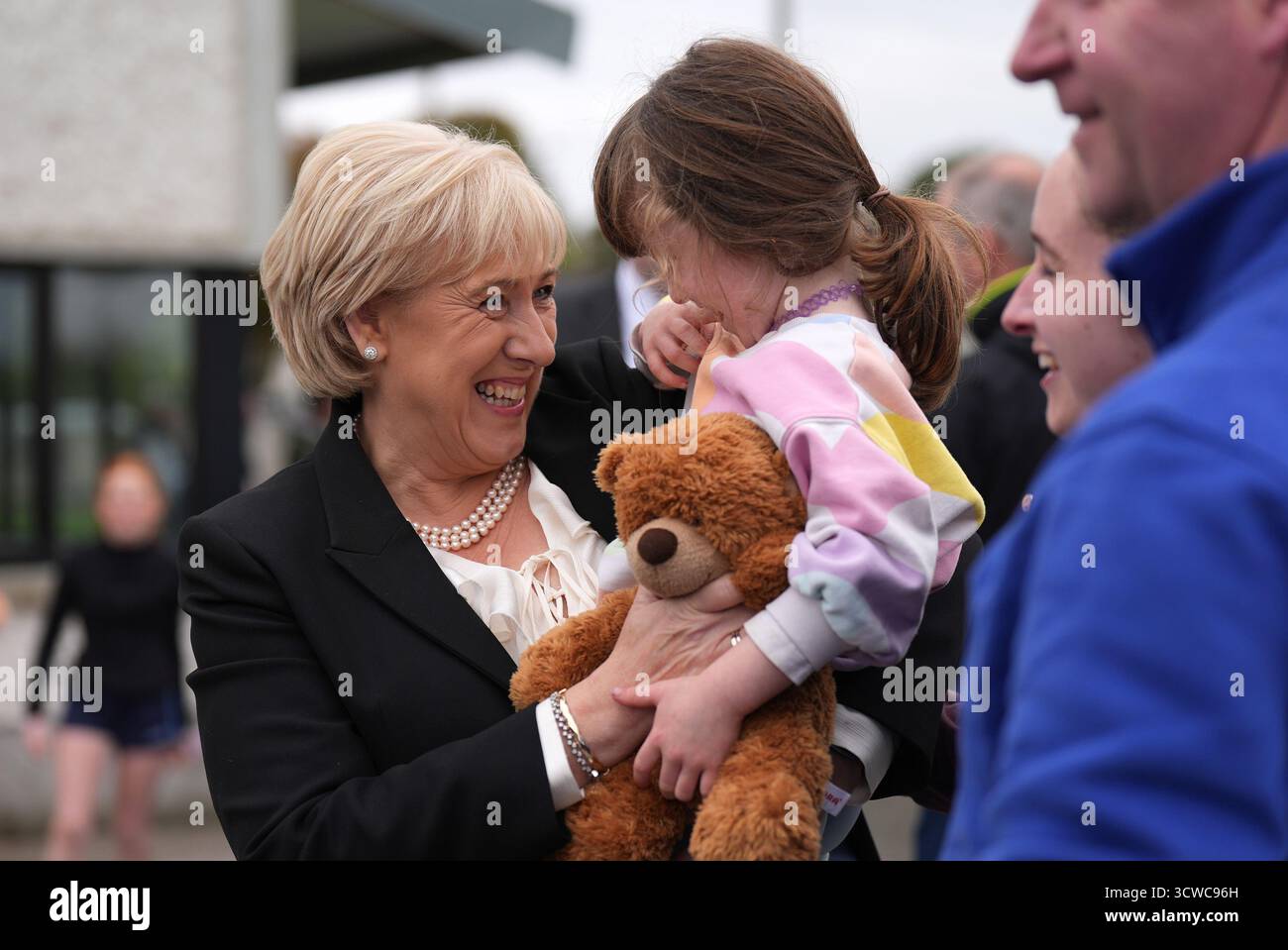 Fine Gael Presidential candidate Heather Humphreys meets Ruth Ryan ...