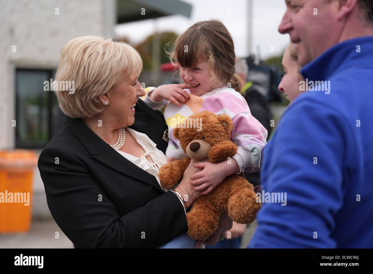 Fine Gael Presidential candidate Heather Humphreys meets Ruth Ryan ...
