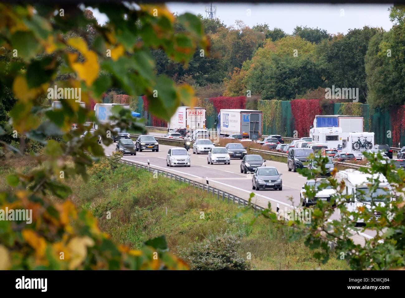 11.10.2025 Reiseverkehr Stau zum Beginn der Herbstferien In mehreren ...
