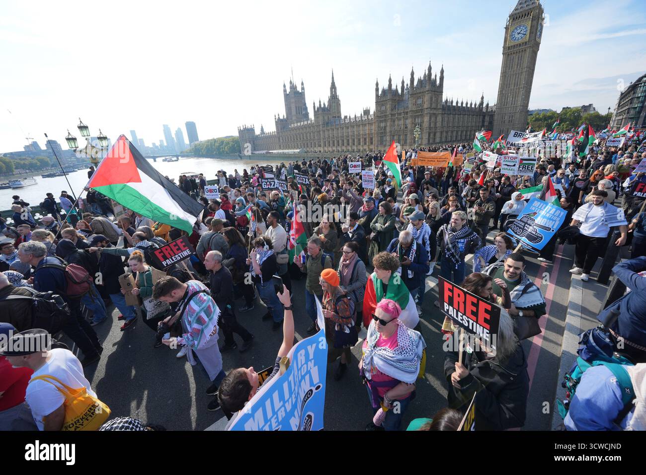 People on Westminster Bridge as they take part in a Palestine ...