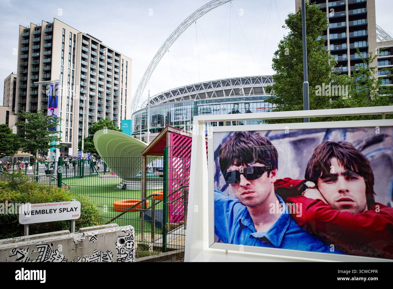 Oasis wembley 2025 liam noel gallagher hi-res stock photography and ...
