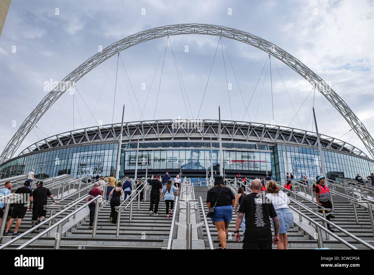 Oasis wembley 2025 liam noel gallagher hi-res stock photography and ...