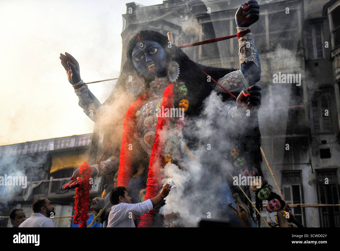 Kolkata, India. 10th Oct, 2025. A giant idol of Goddess Kali is ...
