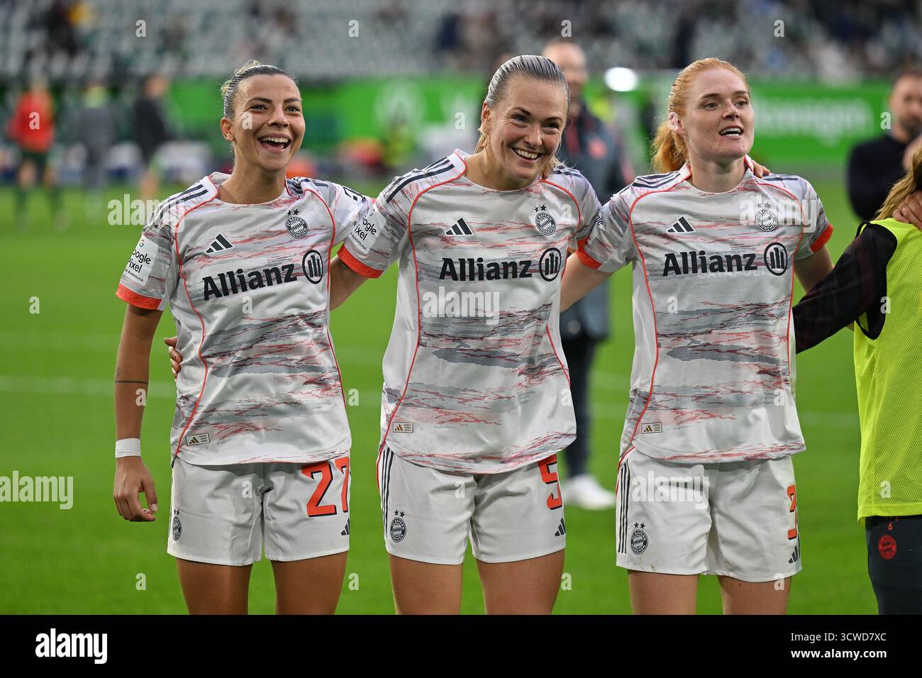 11 October 2025, Lower Saxony, Wolfsburg: Soccer, Women: Bundesliga ...