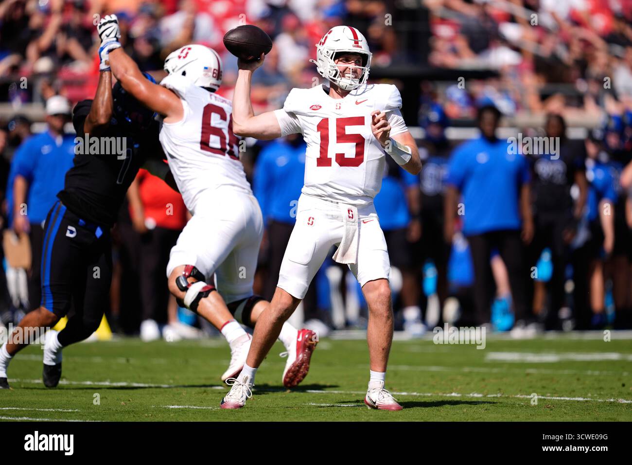 Stanford quarterback Ben Gulbranson (15) throws a pass in the first ...