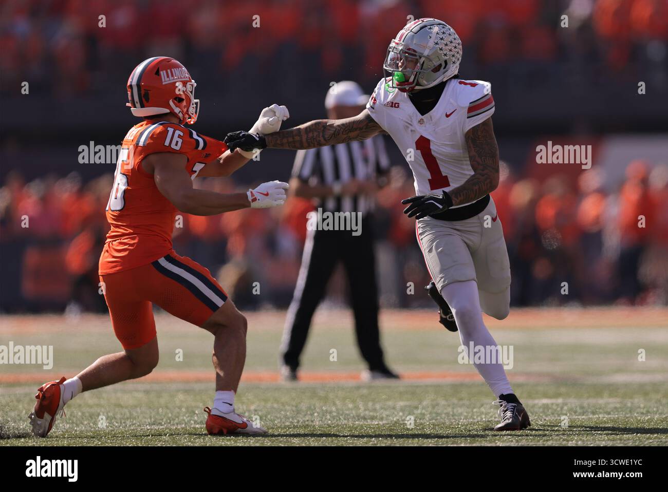 Ohio State cornerback Davison Igbinosun (1) guards Illinois tight end ...