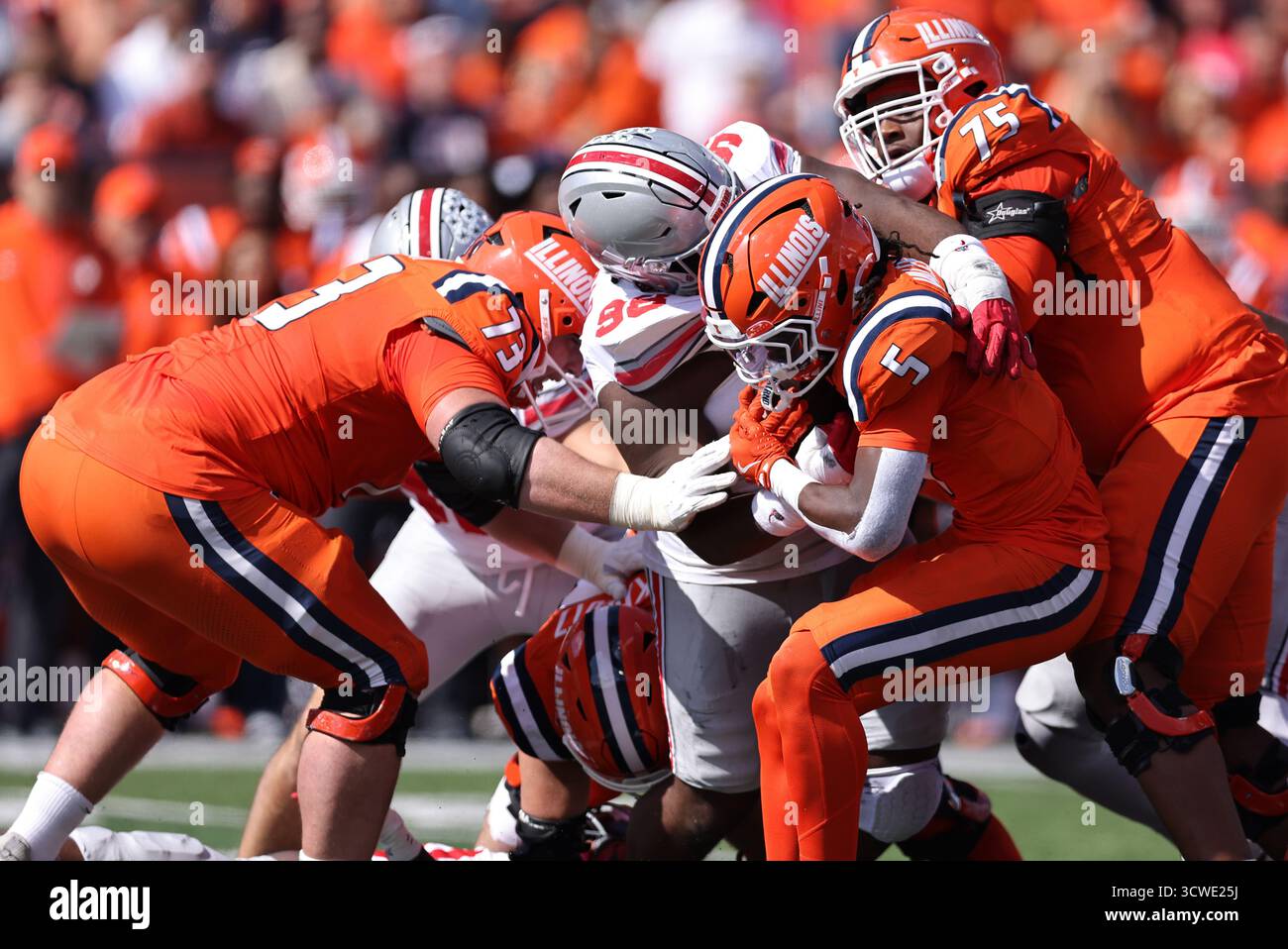 Ohio State defensive lineman Kayden McDonald (98) tackles Illinois ...