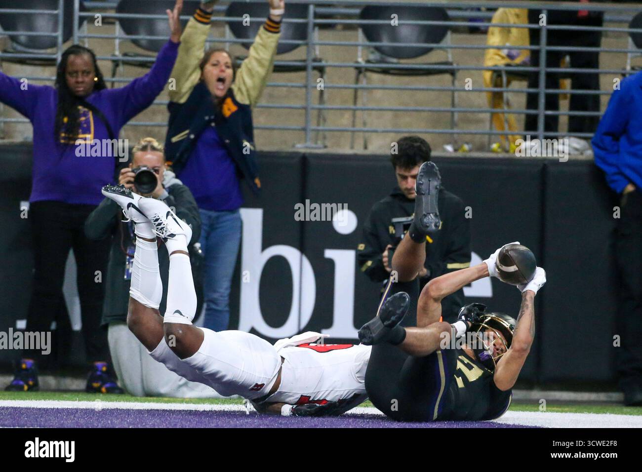 SEATTLE, WA - OCTOBER 10: Washington (WR) #12 Denzel Boston scores a ...