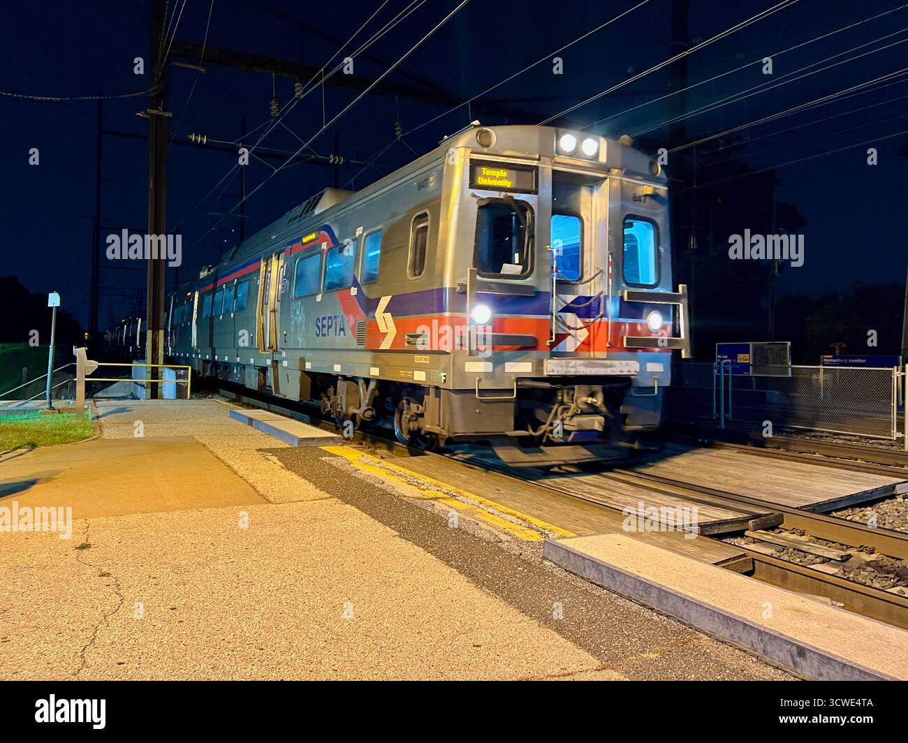 A SEPTA Regional Rail Silverliner V train arrives at Holmesburg ...